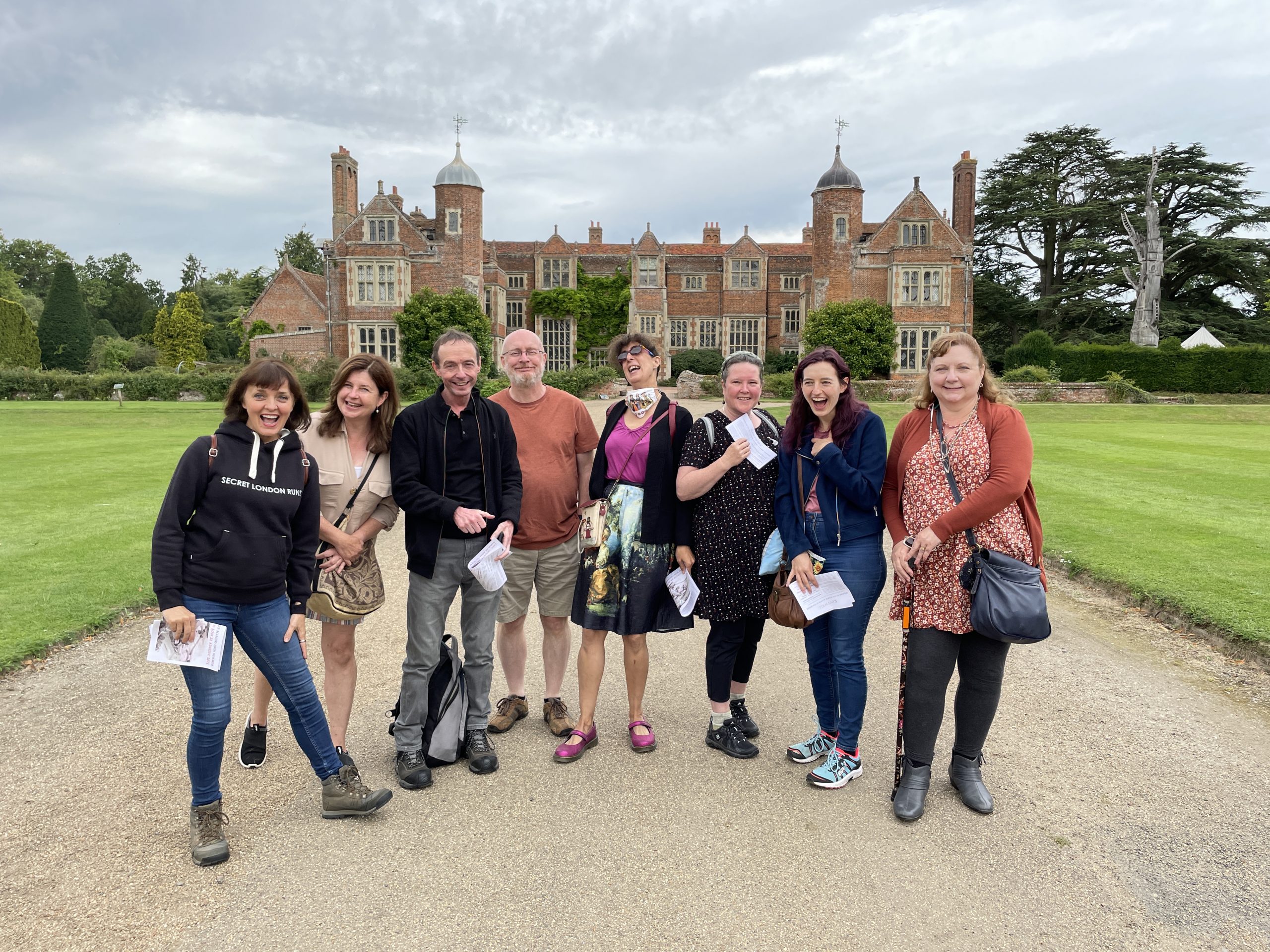 SIMPLY TUDOR TOURS - ABOUT US - Simply Tudor