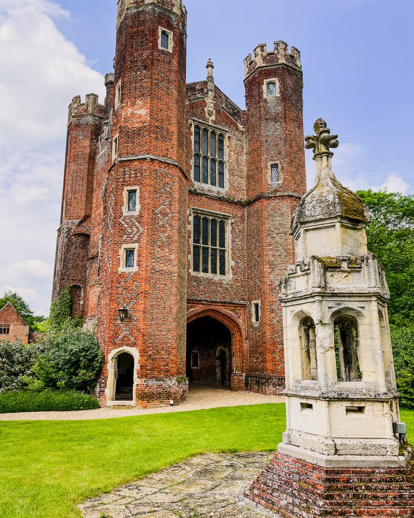 SIMPLY TUDOR TOURS - HOMEPAGE - Simply Tudor