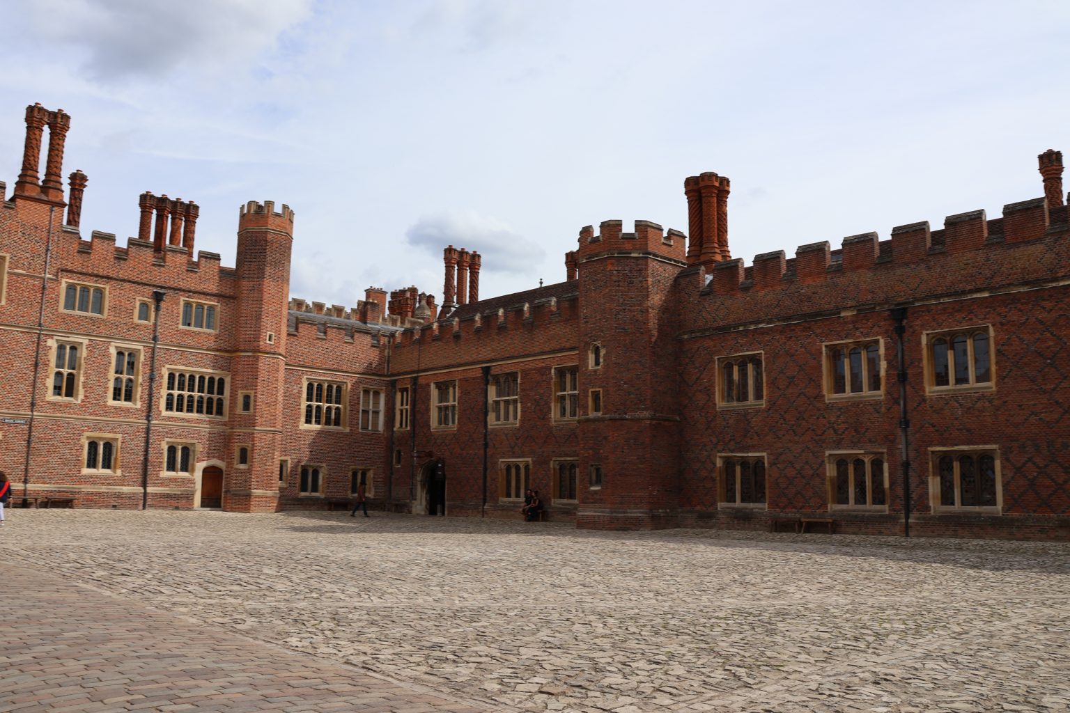 Hampton Court Palace - Simply Tudor
